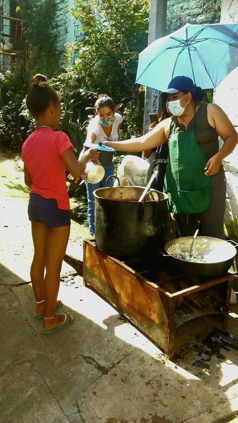 Turn off the Hunger, but Not the Pots! / ¡Que se apague el hambre pero ...
